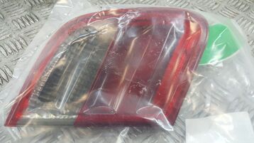 Left hatchback boot light used - Mercedes CLASSE E - 2108208564 - GPA