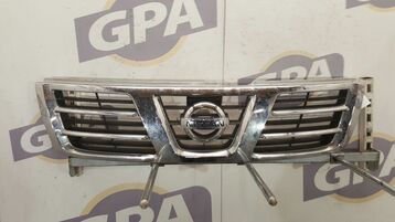 Grille used - Nissan PATROL GR - 62310-VC200- - GPA
