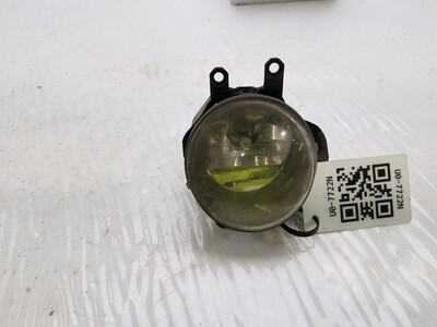 Left front fog light used - Toyota RAV4 - 8122147010 - GPA