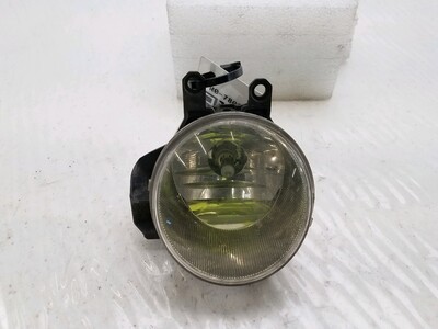 Right front fog light used - Toyota RAV4 - 8121147010 - GPA