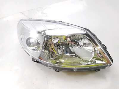 Phare droit occasion - Dacia SANDERO - 8200733877 - GPA