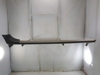 Bas de caisse droit occasion - Dacia DUSTER - 764260812R - GPA