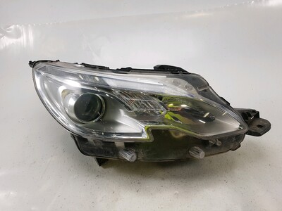 Right headlight used - Peugeot 2008 - 1685353480 - GPA