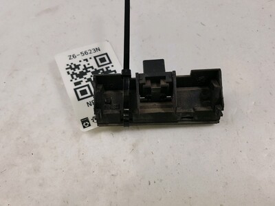 Rear tailgate handle used - Opel BERLINGO - 98 114 453 XT - GPA