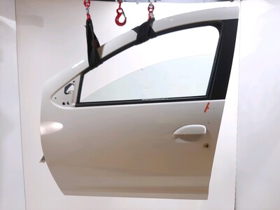Porte avant gauche occasion - Dacia SANDERO - 801012479R - GPA