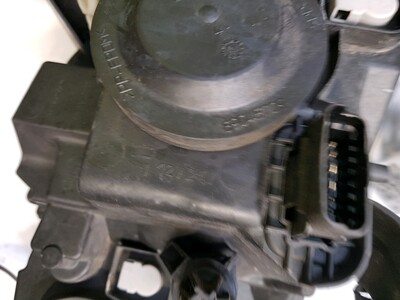 Left headlight used - Dacia SANDERO - 260608143R - GPA